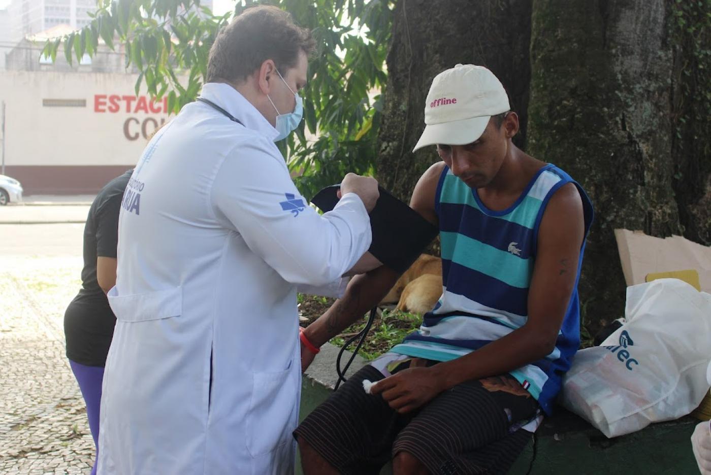 Consultório na Rua leva atendimento à saúde, diálogo e uma nova ...