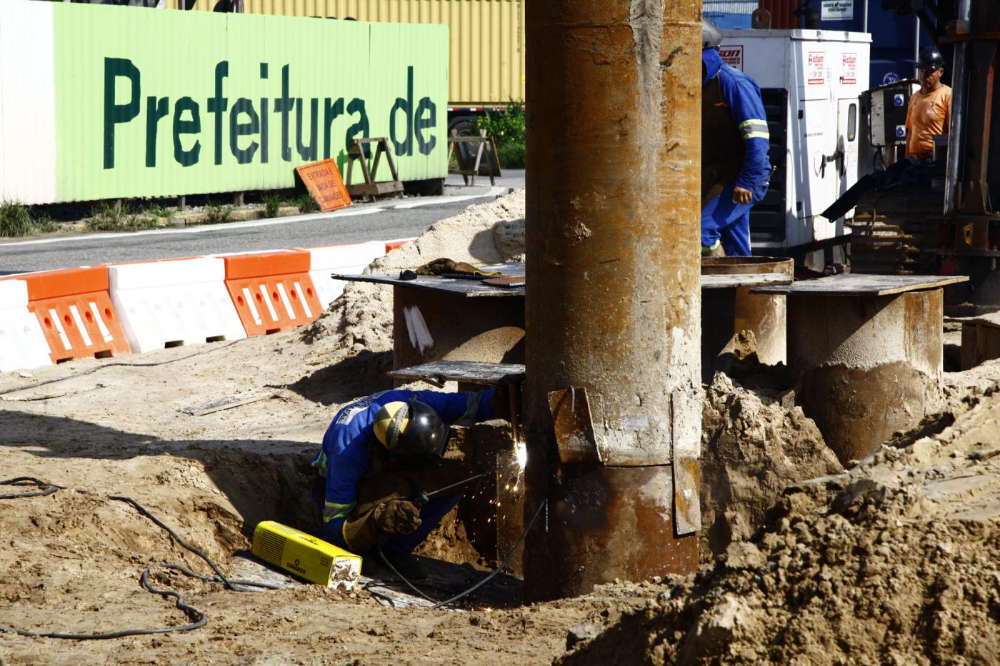 Nova Entrada De Santos Instalada última Estaca Da Fundação De Novo