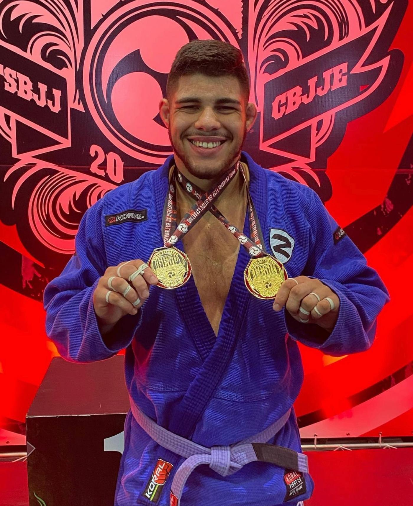 Lutador de Santos finaliza temporada com dois ouros no Estadual de Jiu-Jitsu | Notícia ...