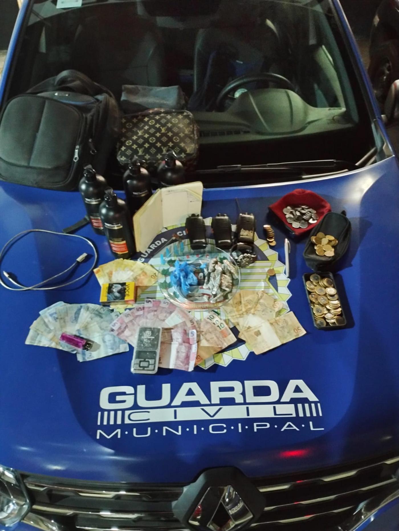 Gcm De Santos Prende Duas Pessoas Em Flagrante Por Tráfico De Drogas E