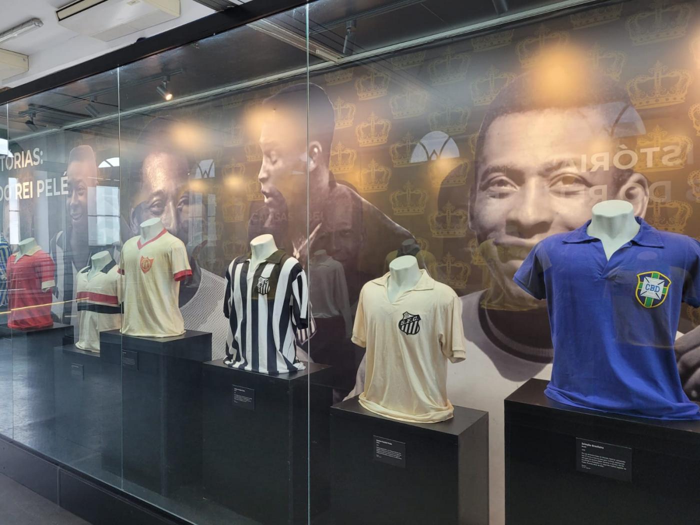 Museu Pelé, em Santos, abre exposição com as camisas com que o Rei ...